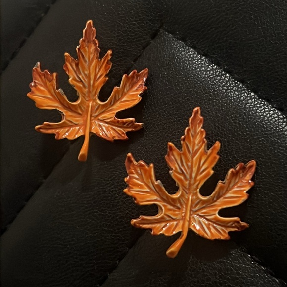 Vintage | Jewelry | Vintage Gerrys Brown Orange Enamel Fall Maple Leaf ...